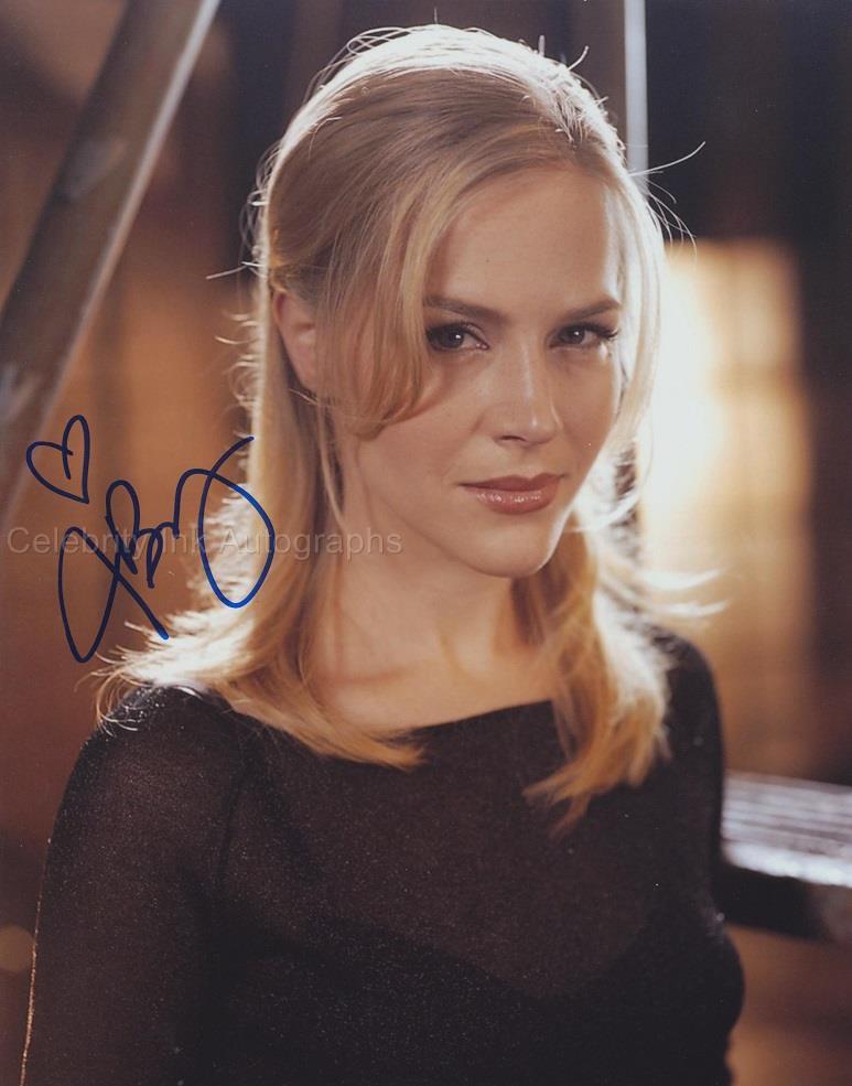 Julie Benz Dexter